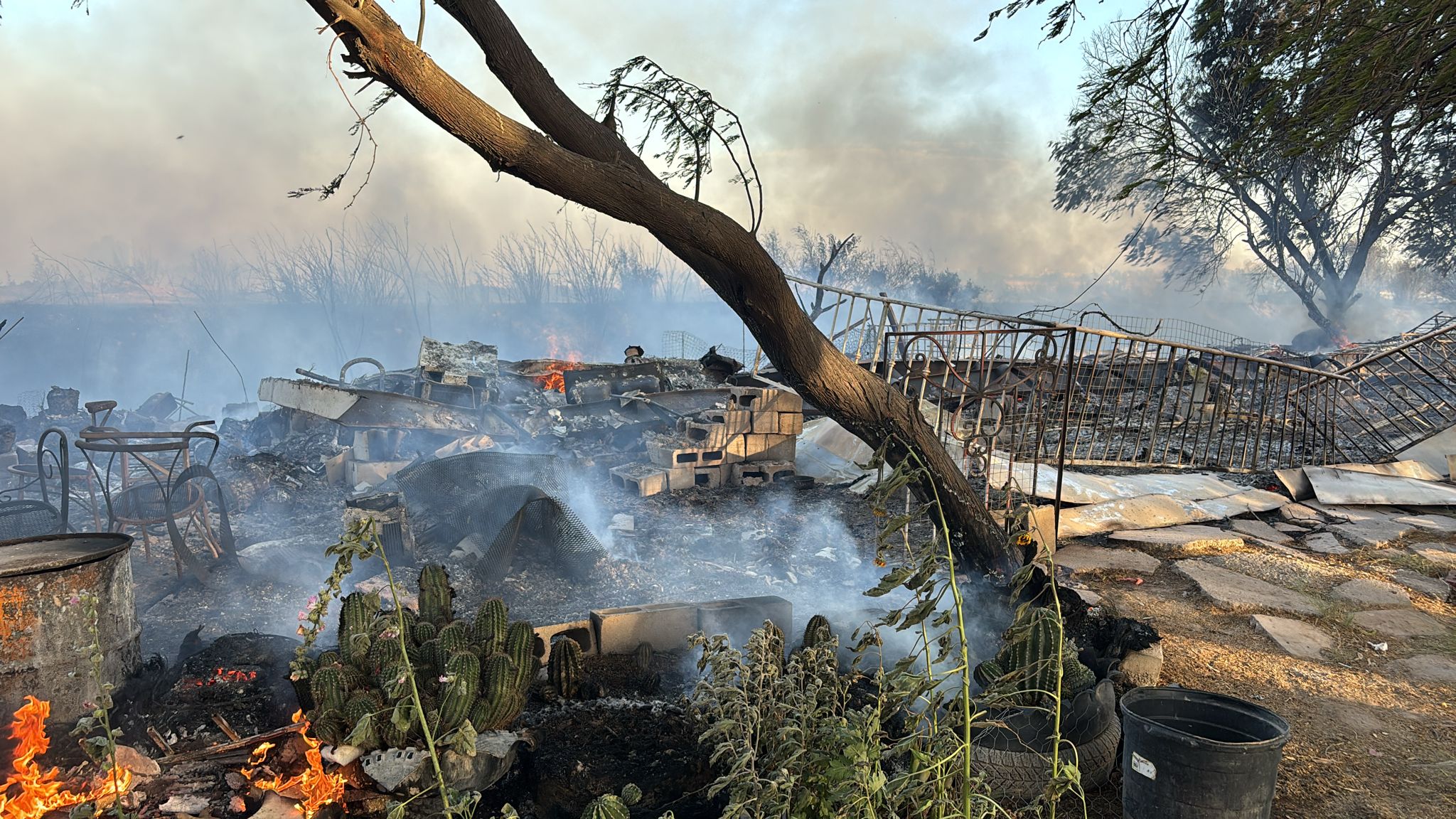 Familia lo perdió todo luego de incendiarse su rancho